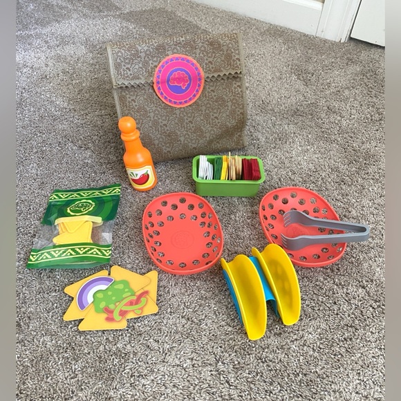 Fat Brain Toys | Toys | Fat Brain Toys Pretendables Nacho Taco Set ...
